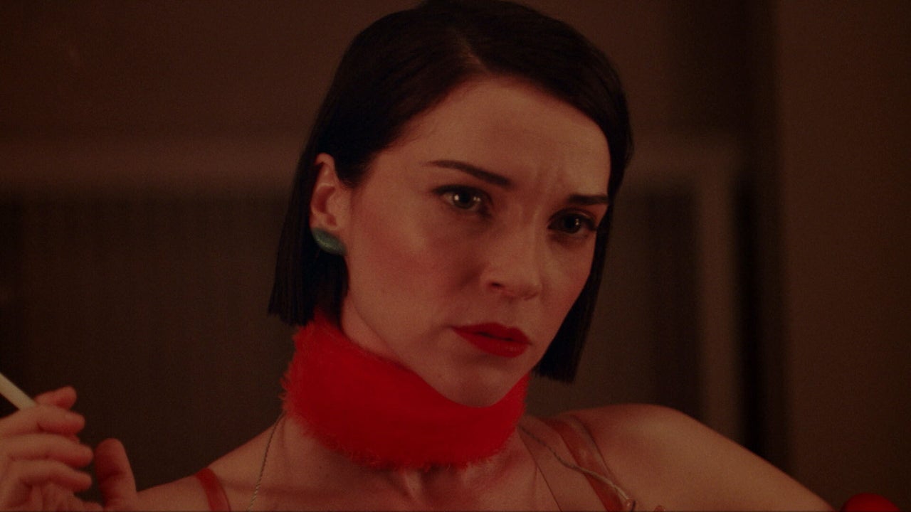 St. Vincent Attempts to Direct Her Own Documentary in 'The Nowhere Inn ...