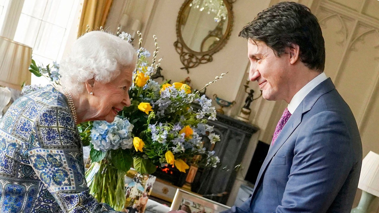 Queen Elizabeth Makes First In-Person Appearance Since COVID-19 Diagnosis