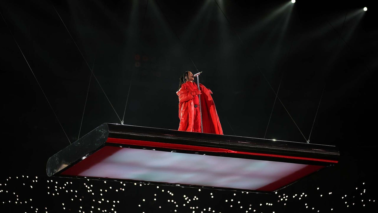 Super Bowl Halftime: Rihanna Soars in 'Diamonds' Performance