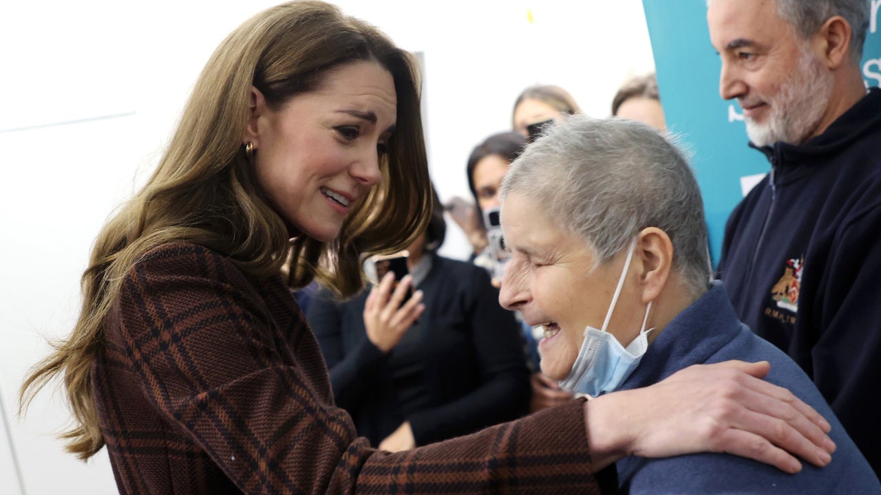 Kate Middleton Surprises Cancer Patients at Hospital Where She Was ...